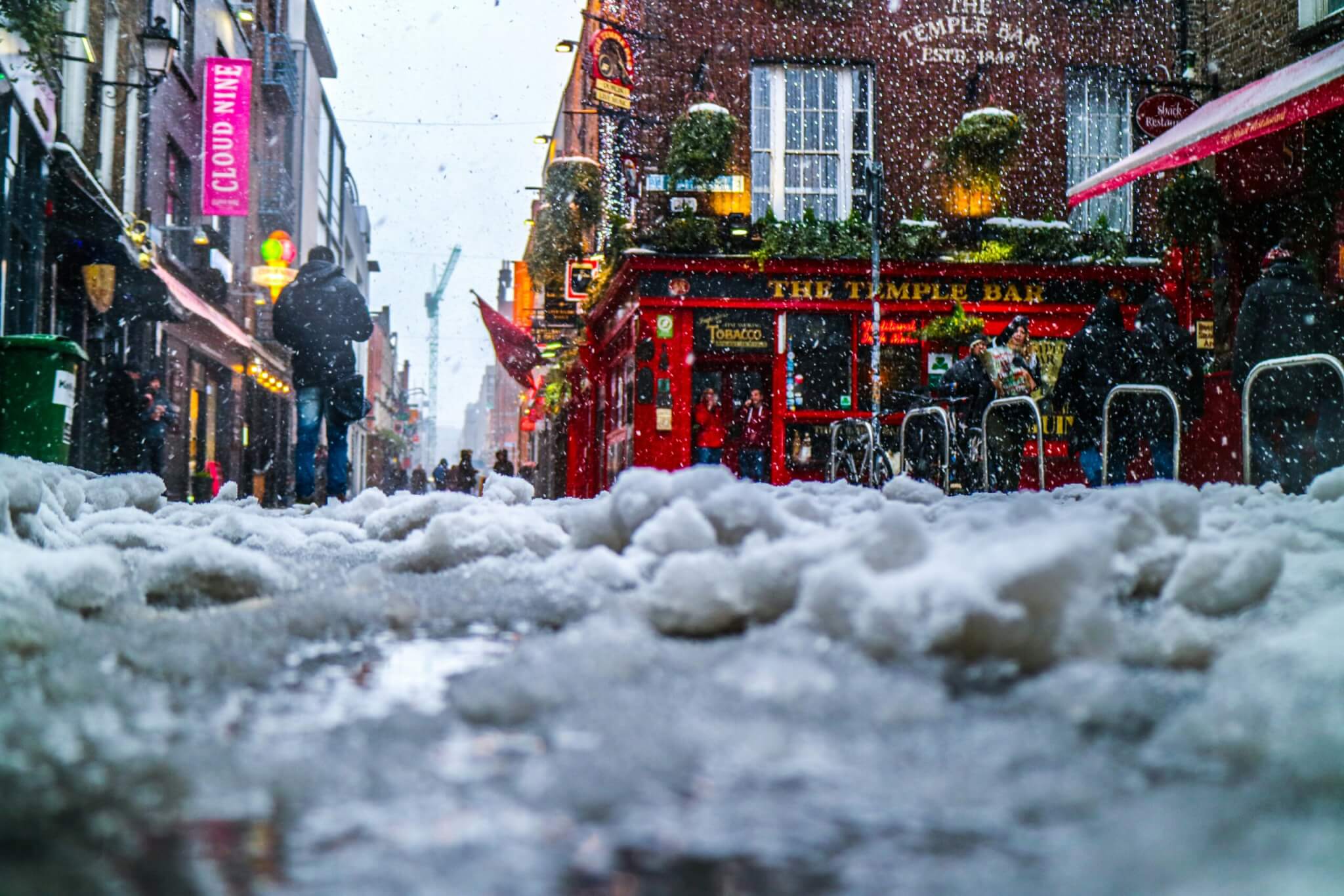 17 travel hacks to see the world without breaking the bank