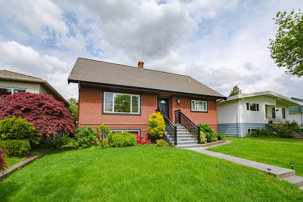 How to buy a house as a single mom: 6 steps for first-time buyers