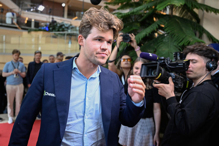 Magnus Carlsen vant Champions Chess-turnering – slo Firouzja i storfinalen Magnus Carlsen vant Champions Chess-turnering – slo Firouzja i storfinalen