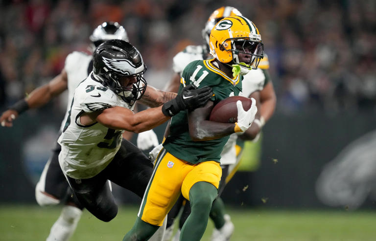 Eagles wild-card ticket prices soar. Here is how they compare with ...