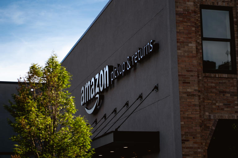 Bernstein Reaffirms Its “Buy” Rating on Amazon.com (AMZN) with $250 ...