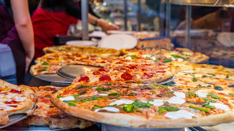 11 Red Flags You Should Always Look For At A Pizza Shop, According To ...