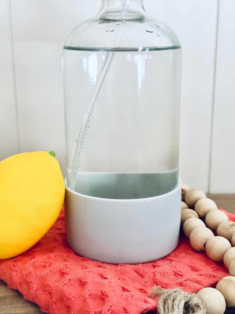 Easy 3-Ingredient DIY Glass Cleaner Recipe