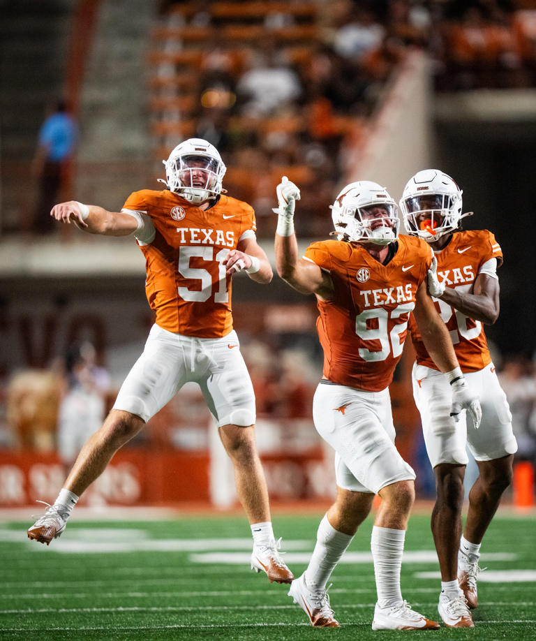 Texas football DE Colton Vasek to reportedly undergo shoulder surgery