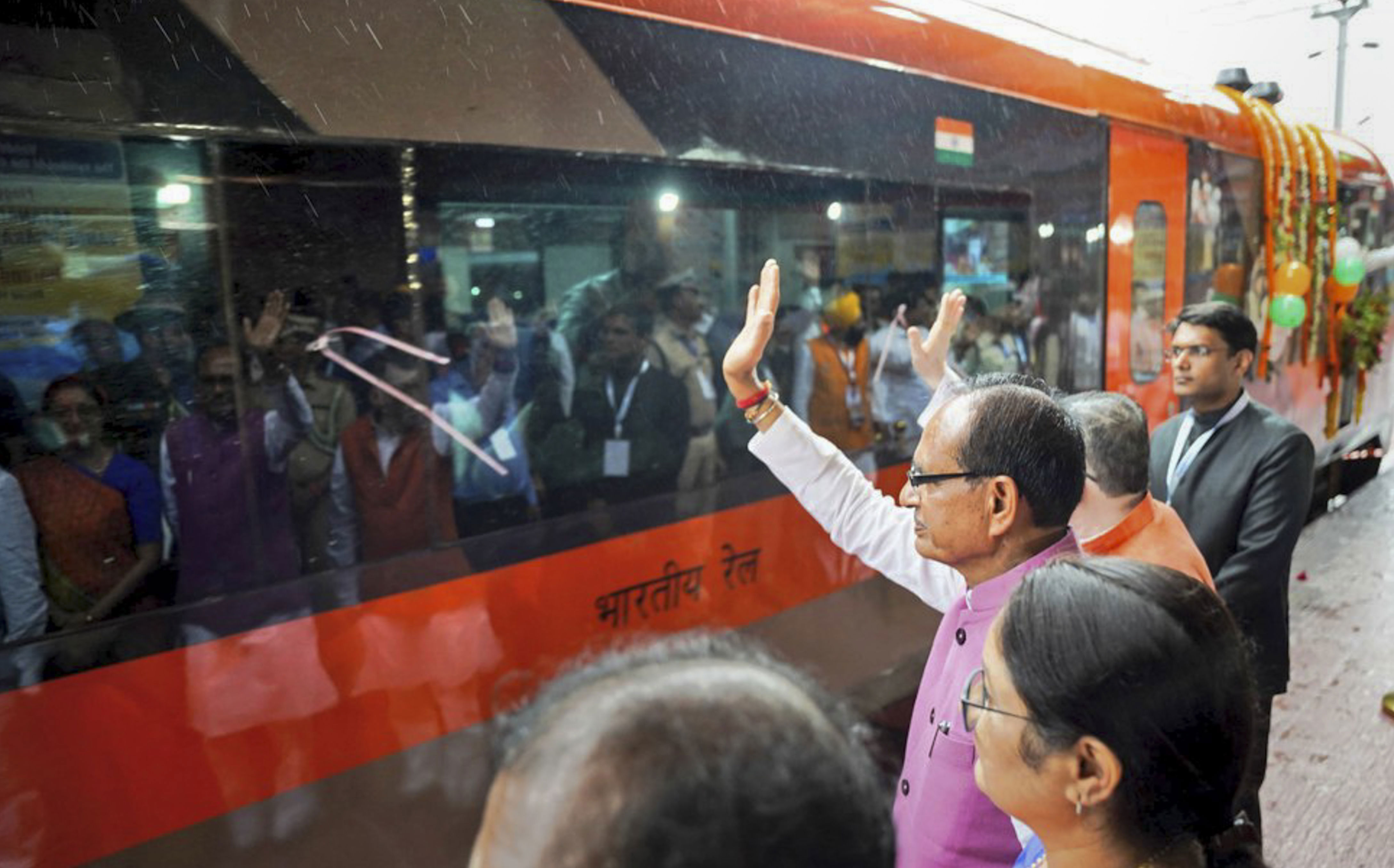 PM Modi virtually flags off six Vande Bharat trains at Ranchi PM Modi virtually flags off six Vande Bharat trains at Ranchi