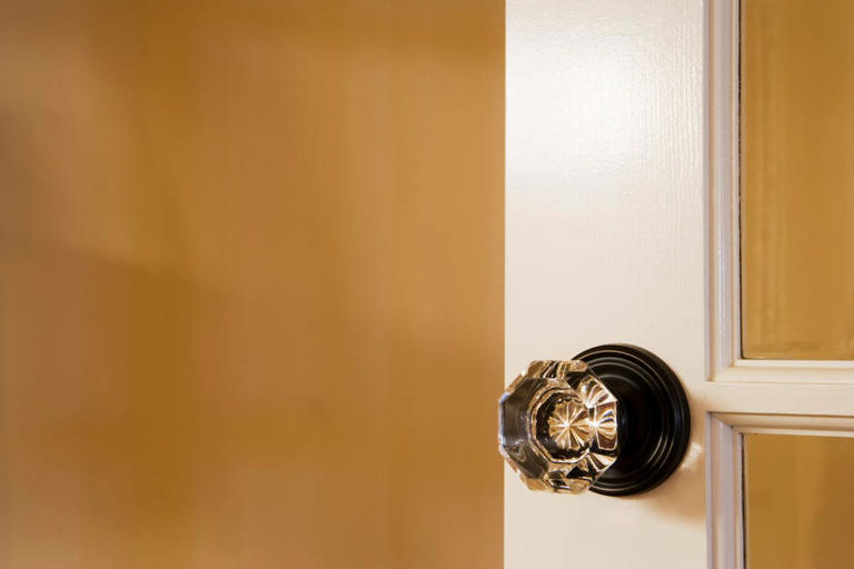 You Don't Have to Risk Your Security Deposit to Decorate Your Rental