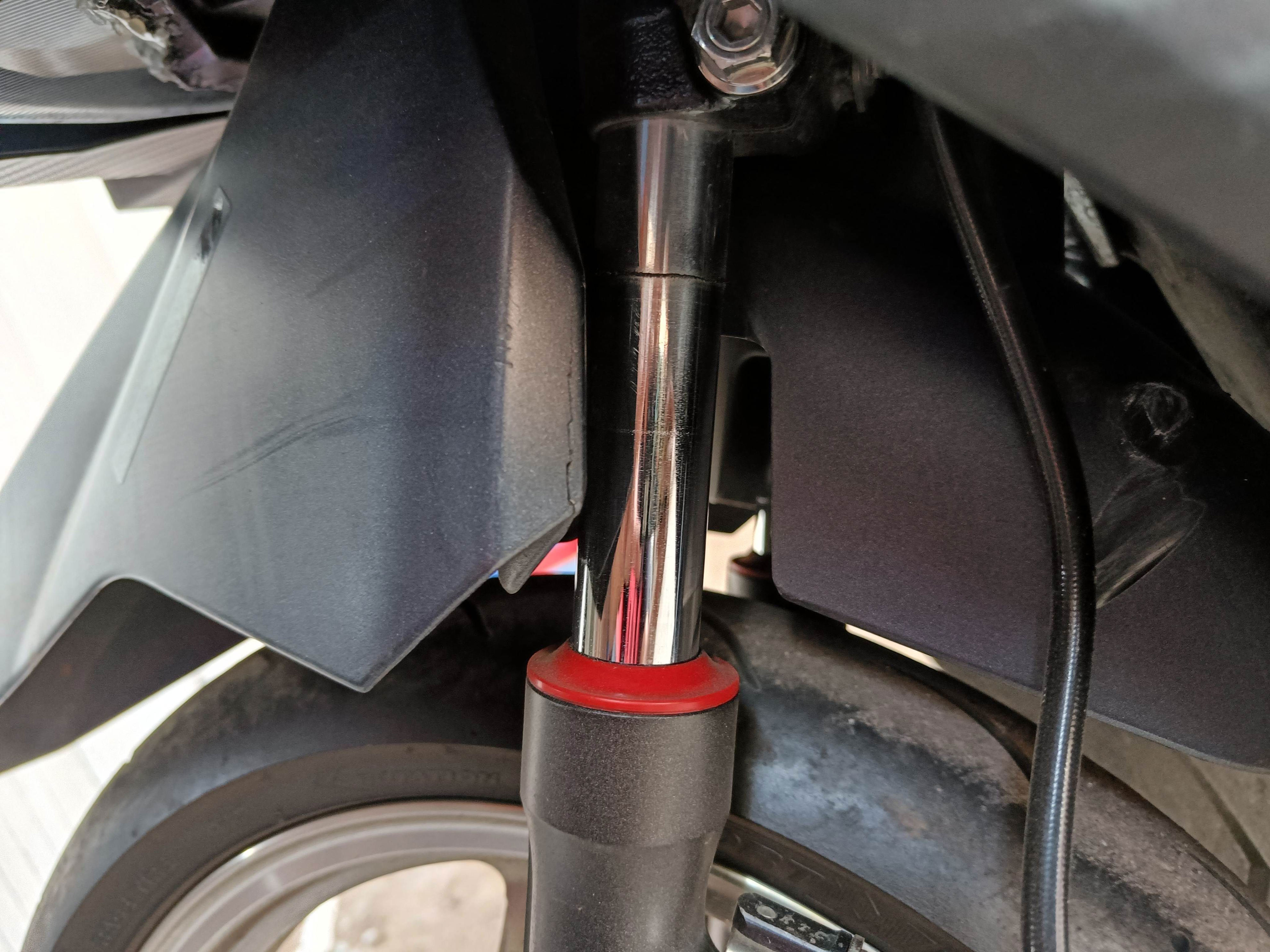 Tiga Gejala Oli Sokbreker Depan Motor Bekas Sudah Waktunya Diganti