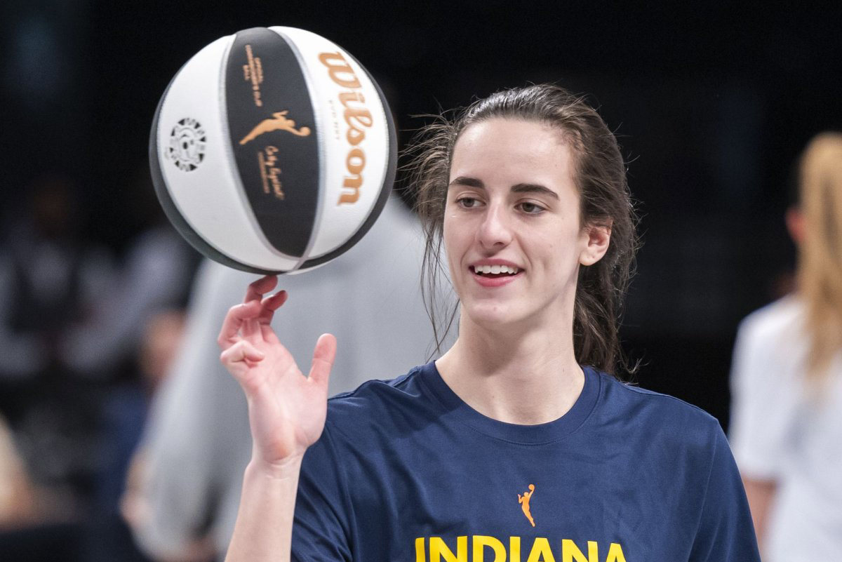 Caitlin Clark scores career-high 35, sets WNBA rookie scoring record Caitlin Clark scores career-high 35, sets WNBA rookie scoring record