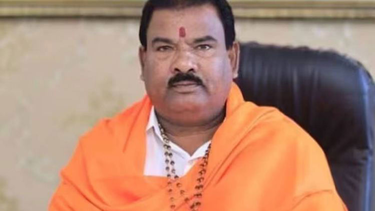 Shiv Sena MLA offers Rs 11 lakh for ‘chopping off' Rahul Gandhi's ... Shiv Sena MLA offers Rs 11 lakh for ‘chopping off' Rahul Gandhi's ...