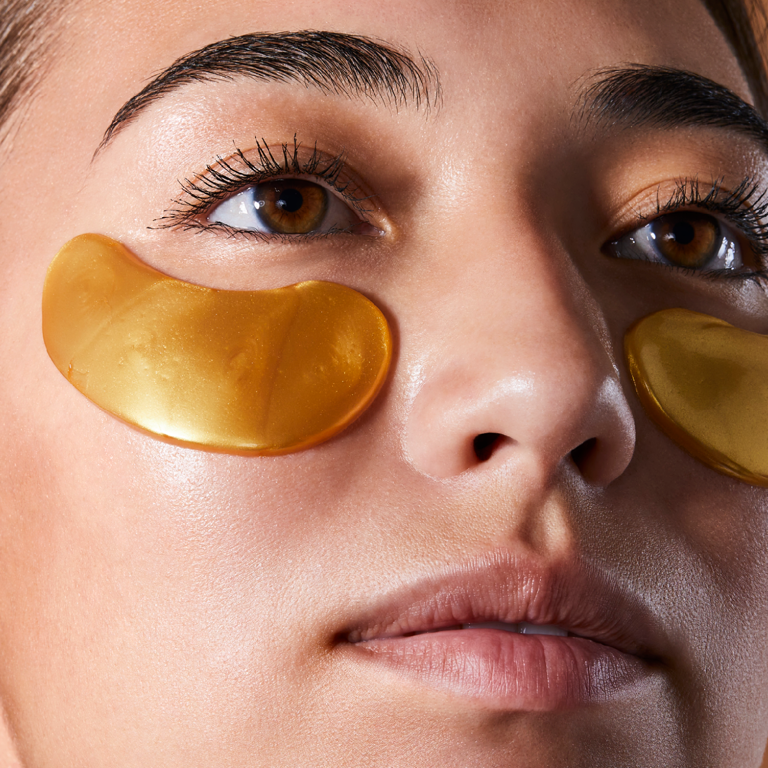 Dermatologists say this $11 beauty product instantly brightens dark circles