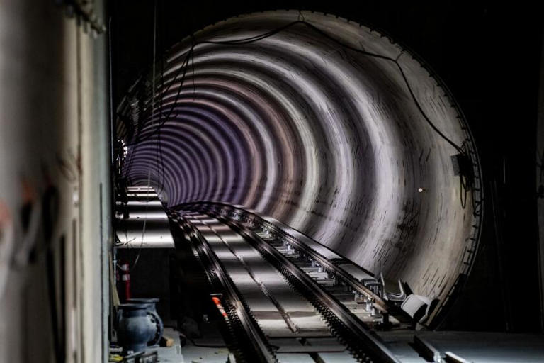 Stretch of Wilshire Boulevard closes for three weeks for Metro ...