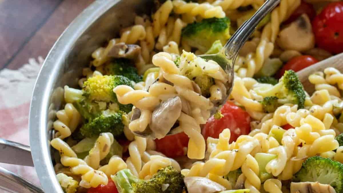 25 Easy Pasta Recipes You'll Want to Make All Spring Long