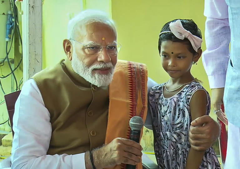 PM Modi interacts with PMAY beneficiaries in Bhubaneswar slum PM Modi interacts with PMAY beneficiaries in Bhubaneswar slum