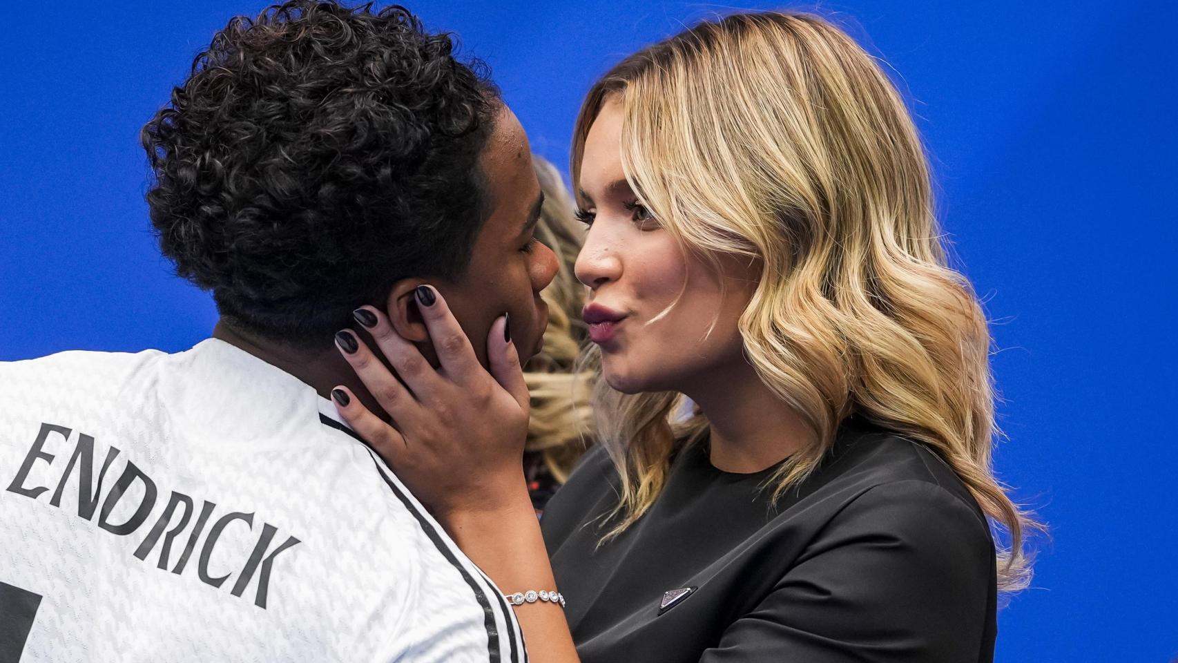 Las tiernas imágenes de la ceremonia de boda de Endrick Felipe y ...