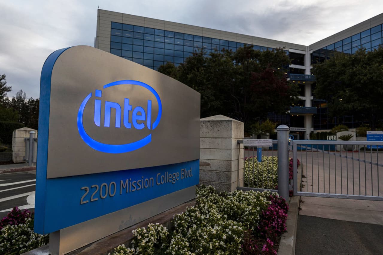 Intel Stock Gain Fades. 3 Questions the Chip Maker Still Needs to Answer.
