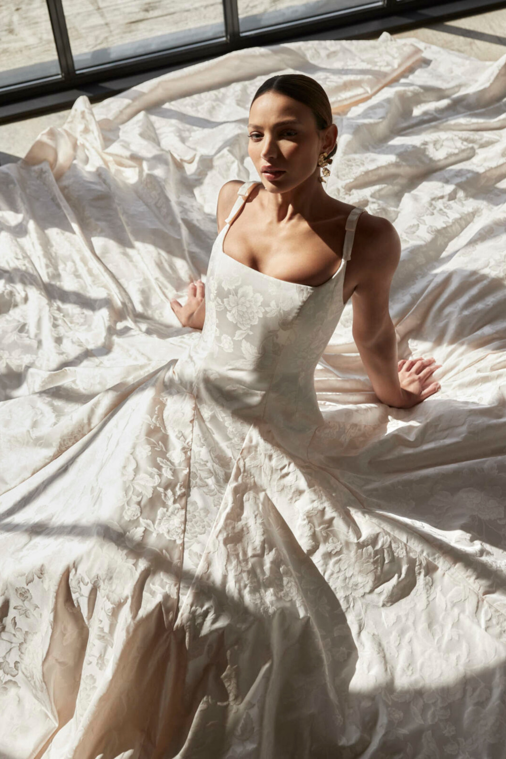 How To Buy A Designer Wedding Dress: 22 Tips To Get You Started