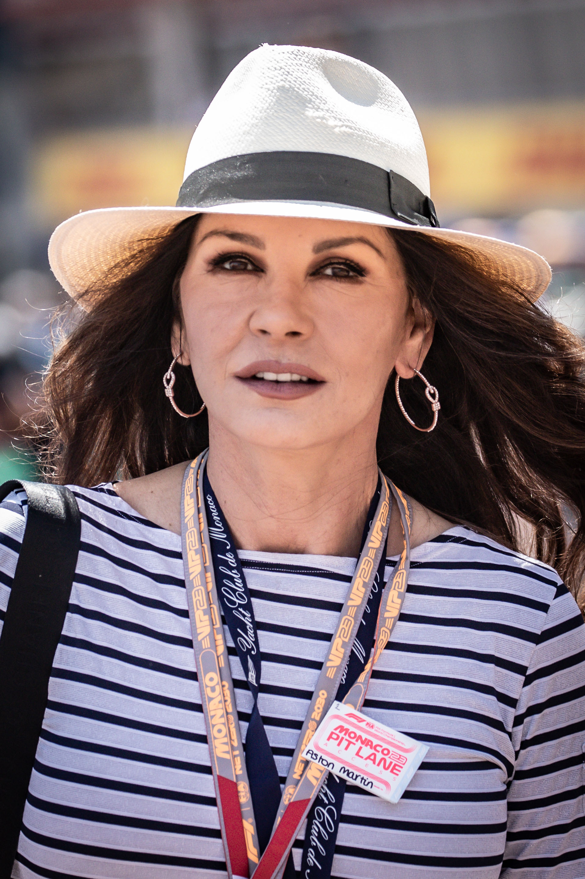 Catherine Zeta-Jones: “This is how I keep my teeth clean”