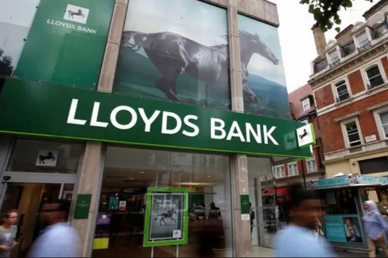 Lloyds Bank warns customers who are living in one type of house Lloyds Bank warns customers who are living in one type of house