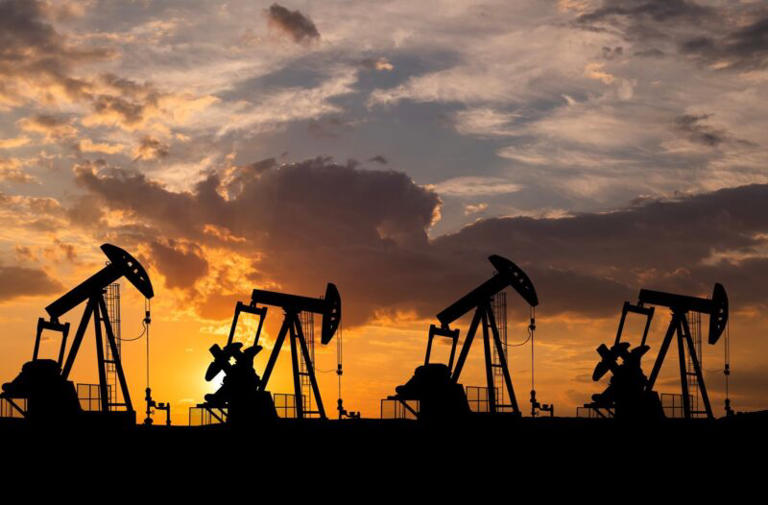 Europese Commissie wil in nieuw sanctiepakket prijsplafond Russische olie fors verlagen en de ...