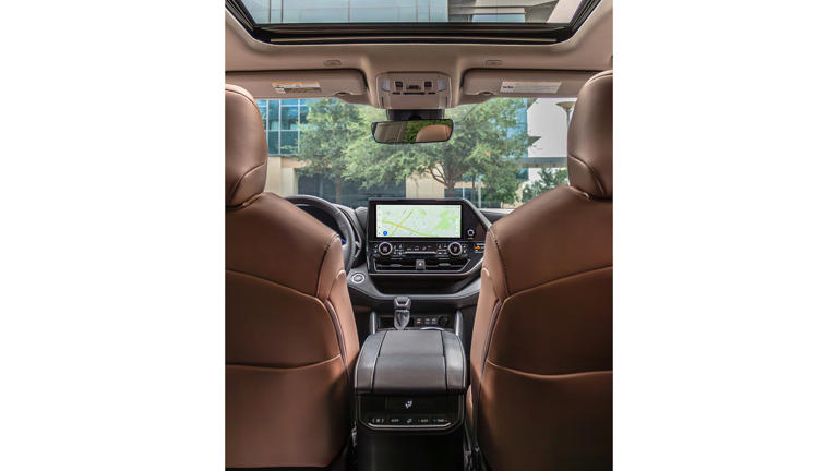 2025 Toyota Highlander 25th Edition Celebrates 25 Years of Adulting