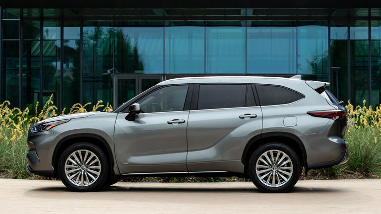 2025 Toyota Highlander 25th Edition Celebrates 25 Years of Adulting