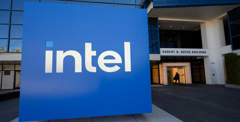Intel Stock: As Chip Titan Falls, This Bearish Option Trade Is One ...