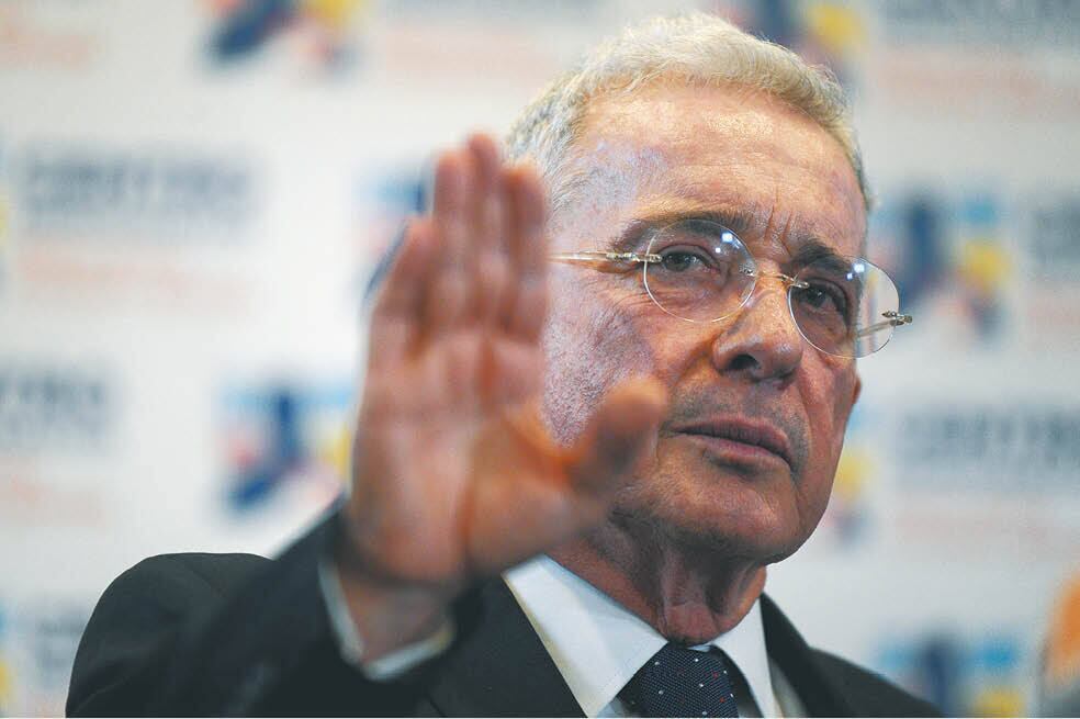 Fiscalía llama a Álvaro Uribe a indagatoria por presuntos vínculos en ...