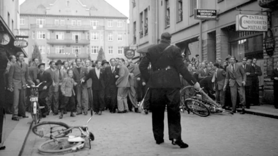 Interesting Historical Images: From Fun to Frightening