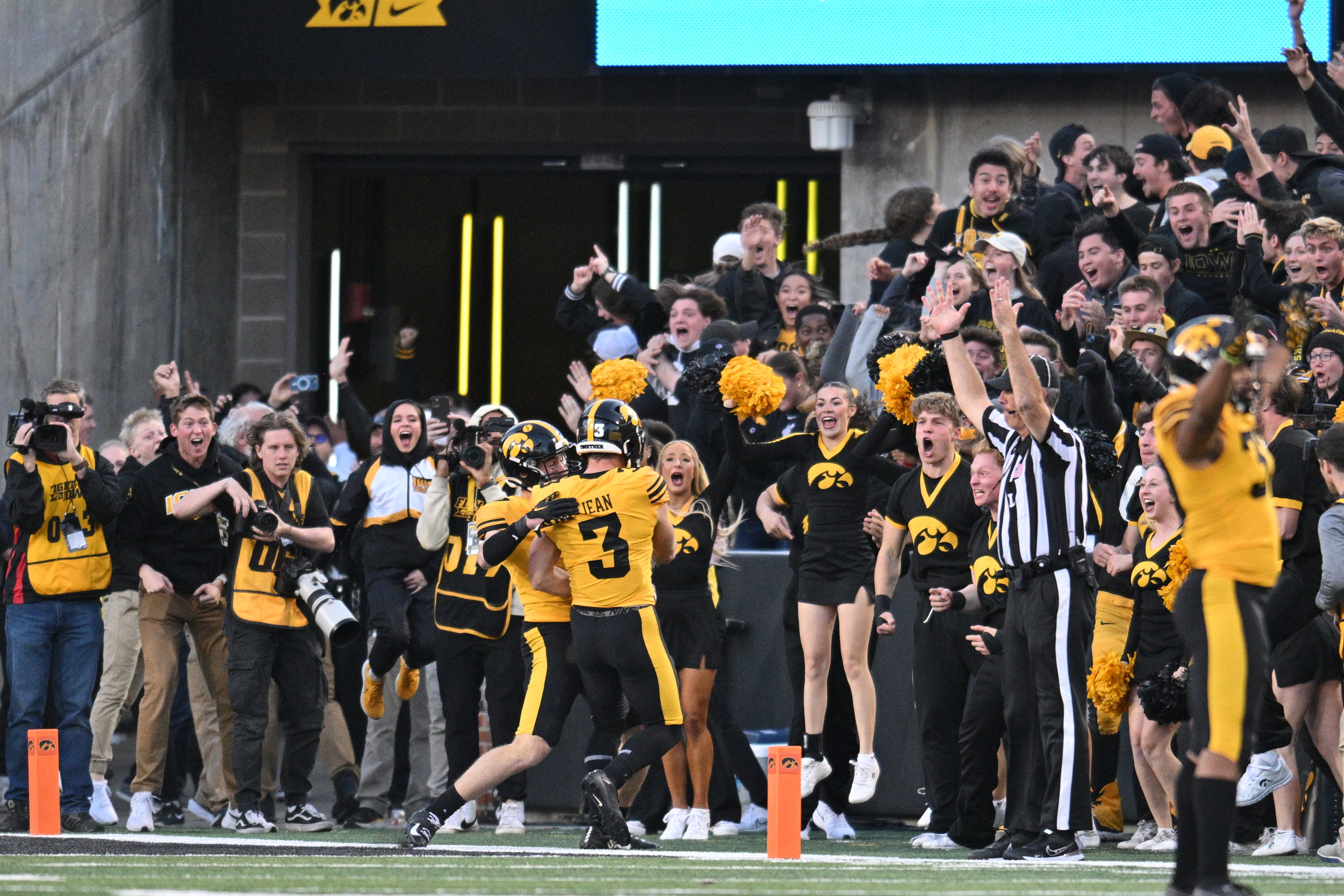 Iowa football FaceTimes Cooper DeJean after Minnesota victory