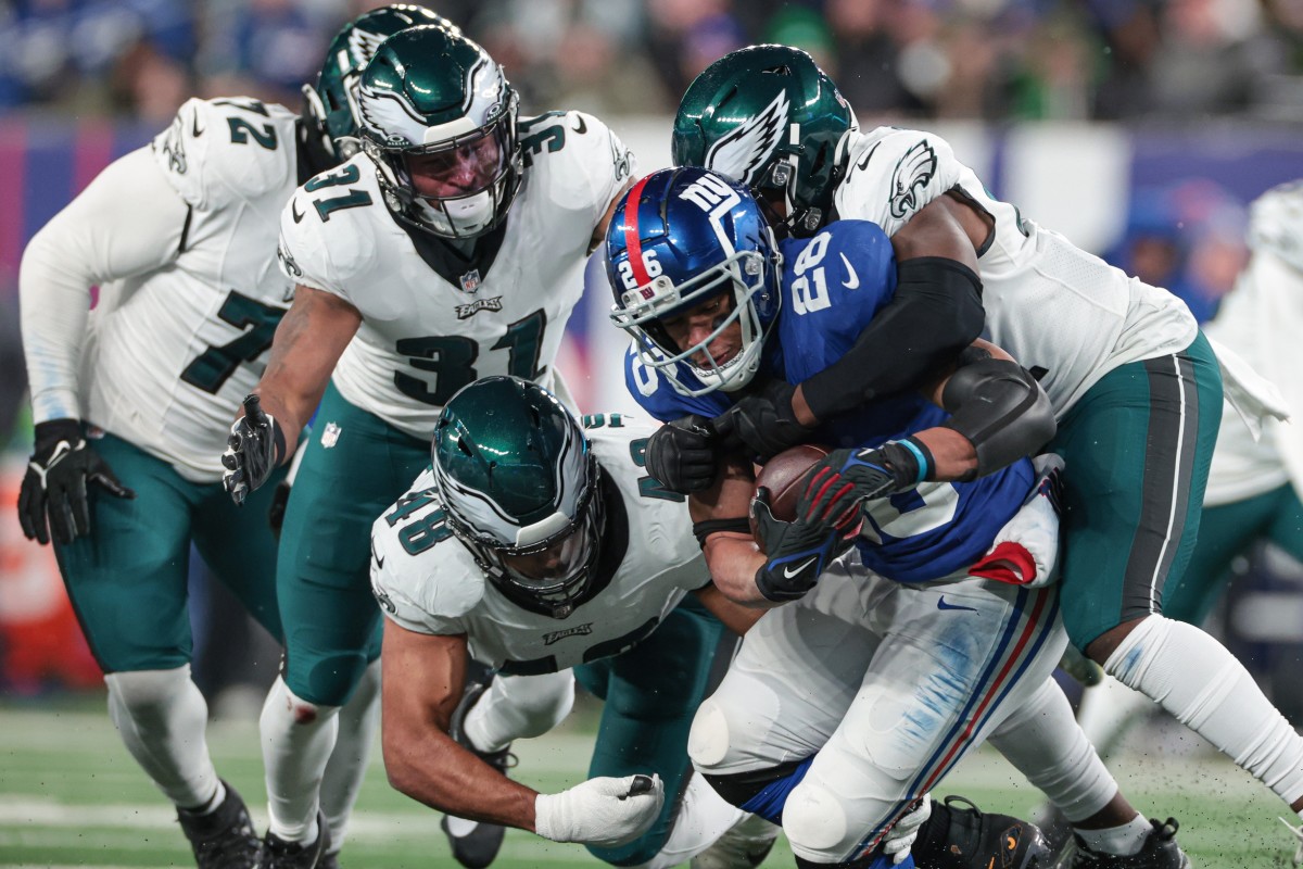 Eagles Sign Giants Ex Edge Rusher In Stockpiling 1 Position