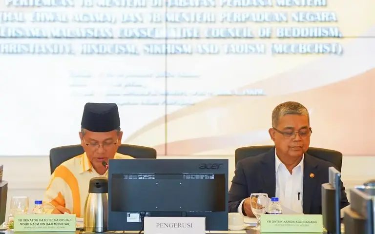 Kerfuffle over placement of Jakim officers resolved, says Aaron Kerfuffle over placement of Jakim officers resolved, says Aaron