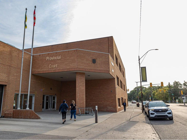 Man accused of defrauding Saskatoon businesses of more than $250,000
