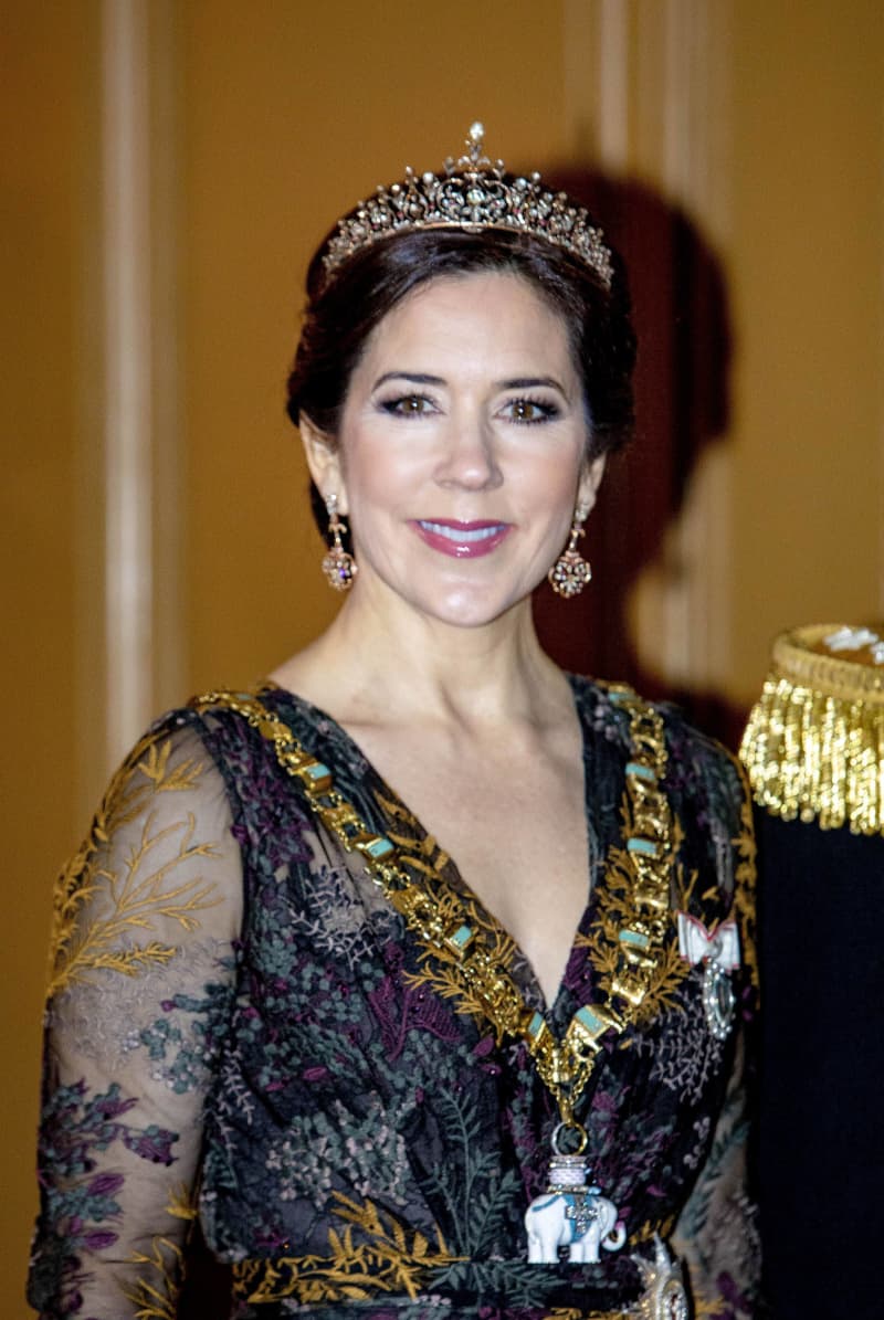 Top 10 Most Beautiful Royal Queens & Princesses