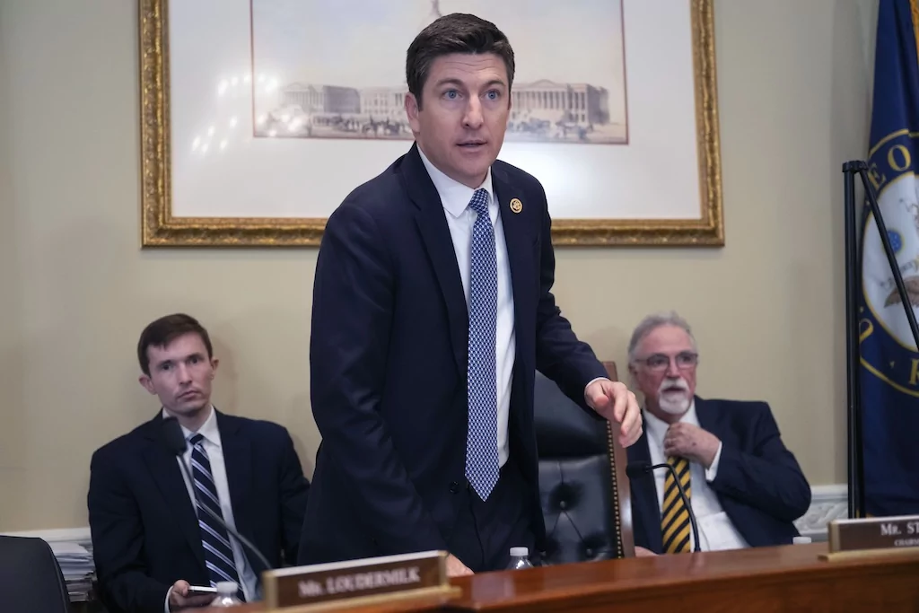 Congressional stock trading ban legislation passes out of House panel