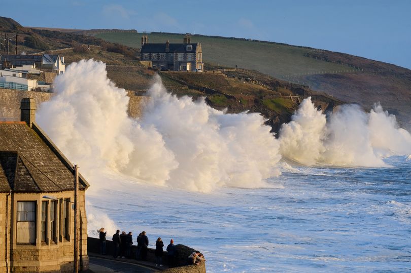Flood warning and alerts in Cornwall ahead of 'biggest tides of the ...