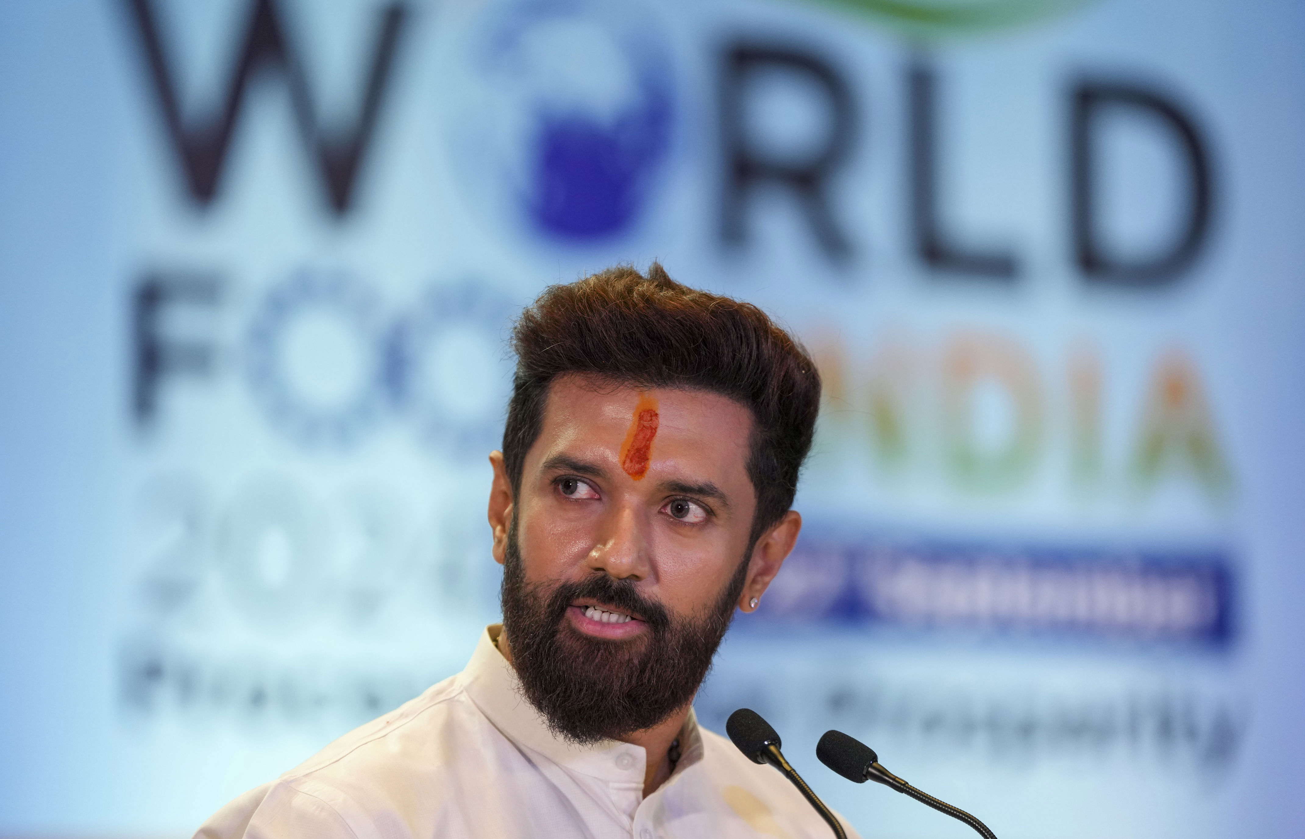 Union minister Chirag Paswan slams J'khand CM's 'vulture' remark Union minister Chirag Paswan slams J'khand CM's 'vulture' remark