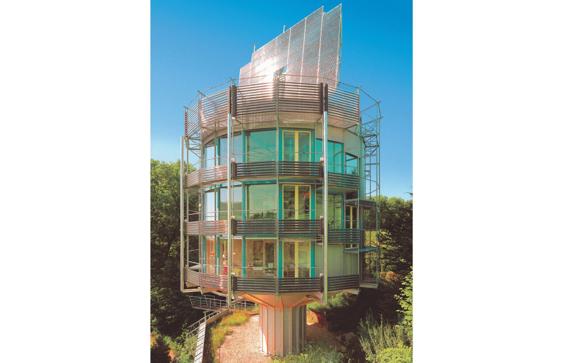 8 groundbreaking homes that shift with the sun