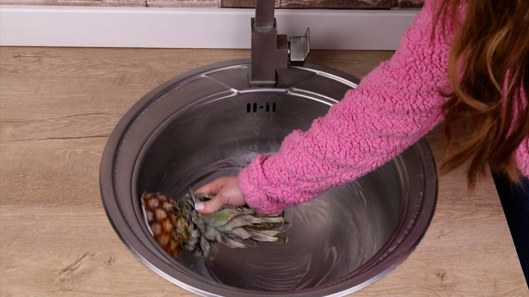 Kitchen Hacks Everyone Should Know & Try Kitchen Hacks Everyone Should Know & Try