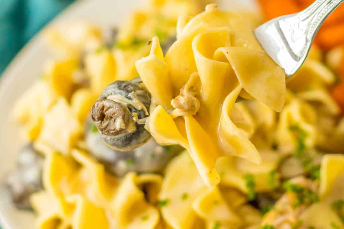 Crockpot Creations: 15 Easy and Delicious Slow Cooker Meals