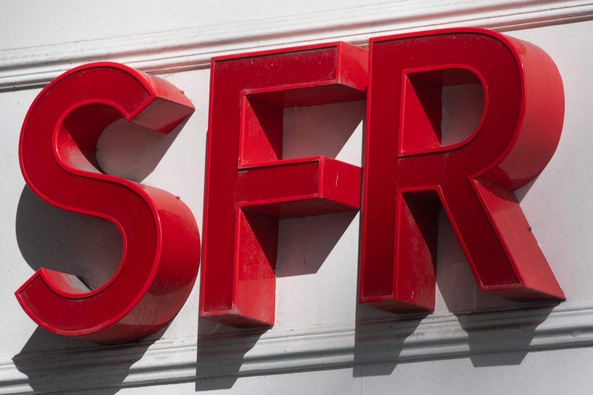 SFR: fuite de données de clients, dont des coordonnées bancaires