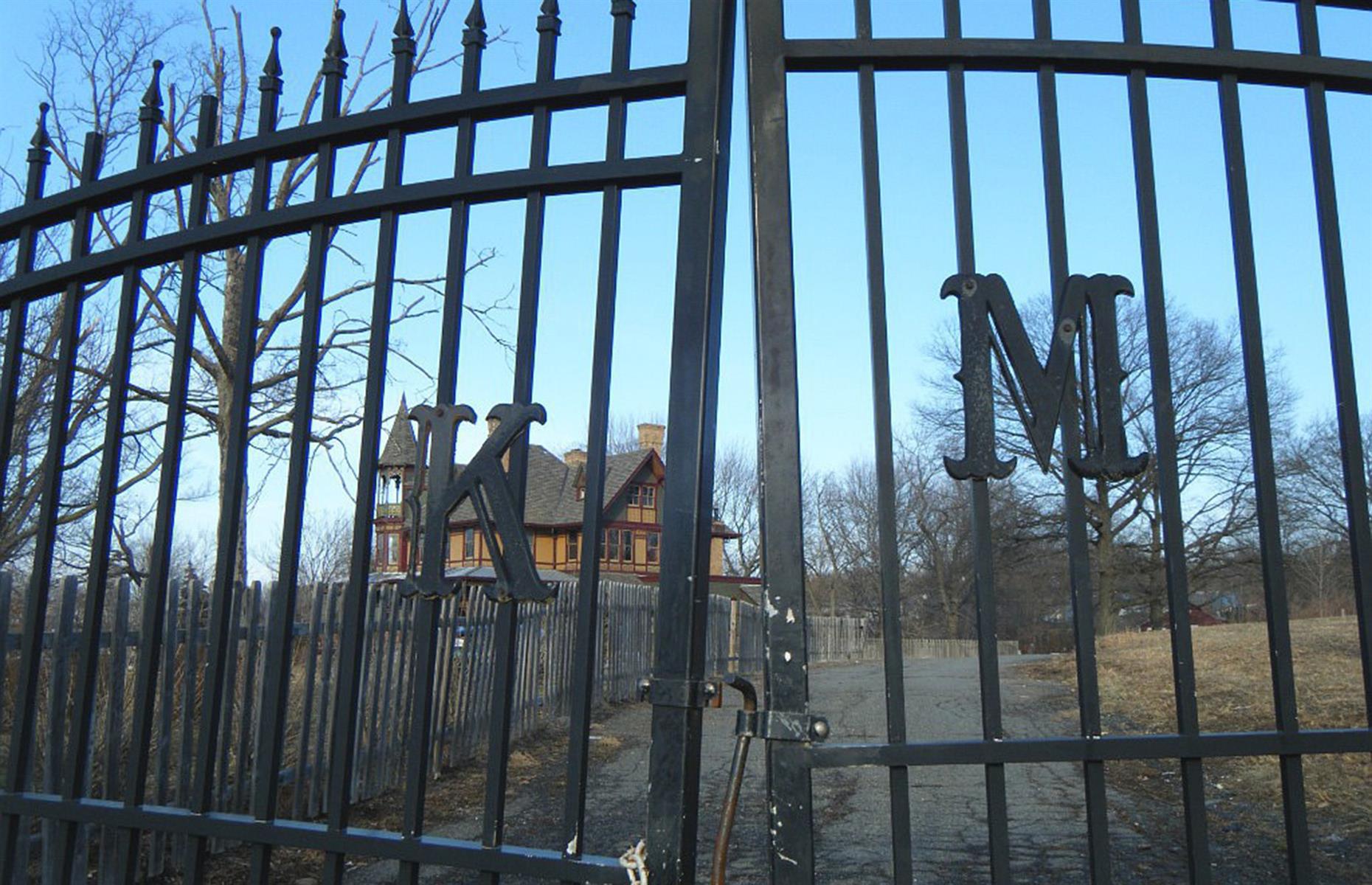 Inside America's most fascinating abandoned mansions