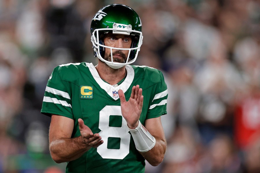 Aaron Rodgers needs to step up as Jets remain stagnant Aaron Rodgers needs to step up as Jets remain stagnant