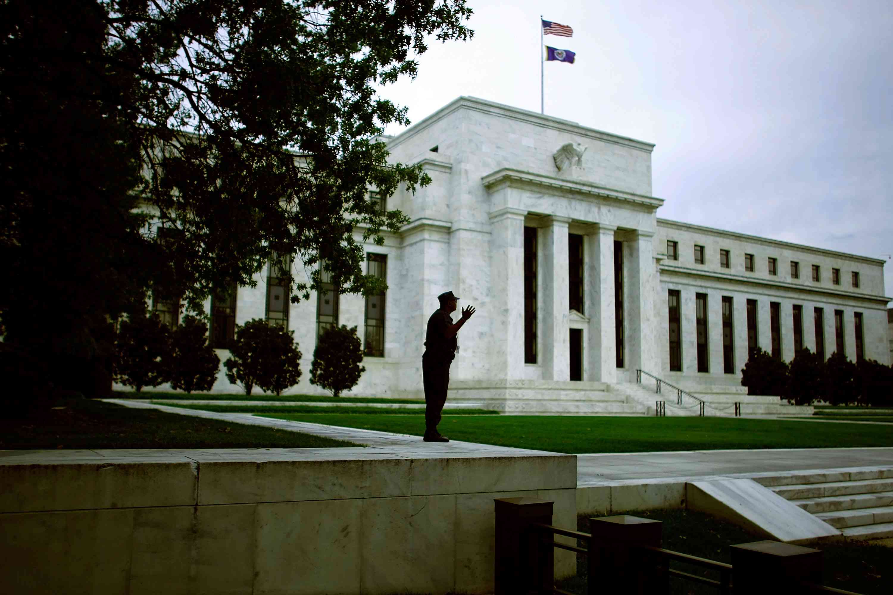 How Federal Reserve Interest Rate Cuts Affect Consumers