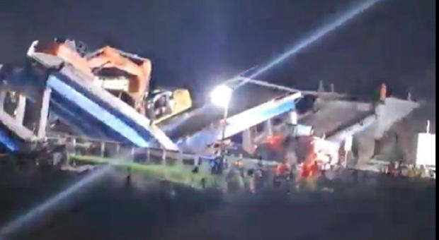 Autostrada A1, crolla ponte Anas sulla diramazione Roma sud durante i ... Autostrada A1, crolla ponte Anas sulla diramazione Roma sud durante i ...