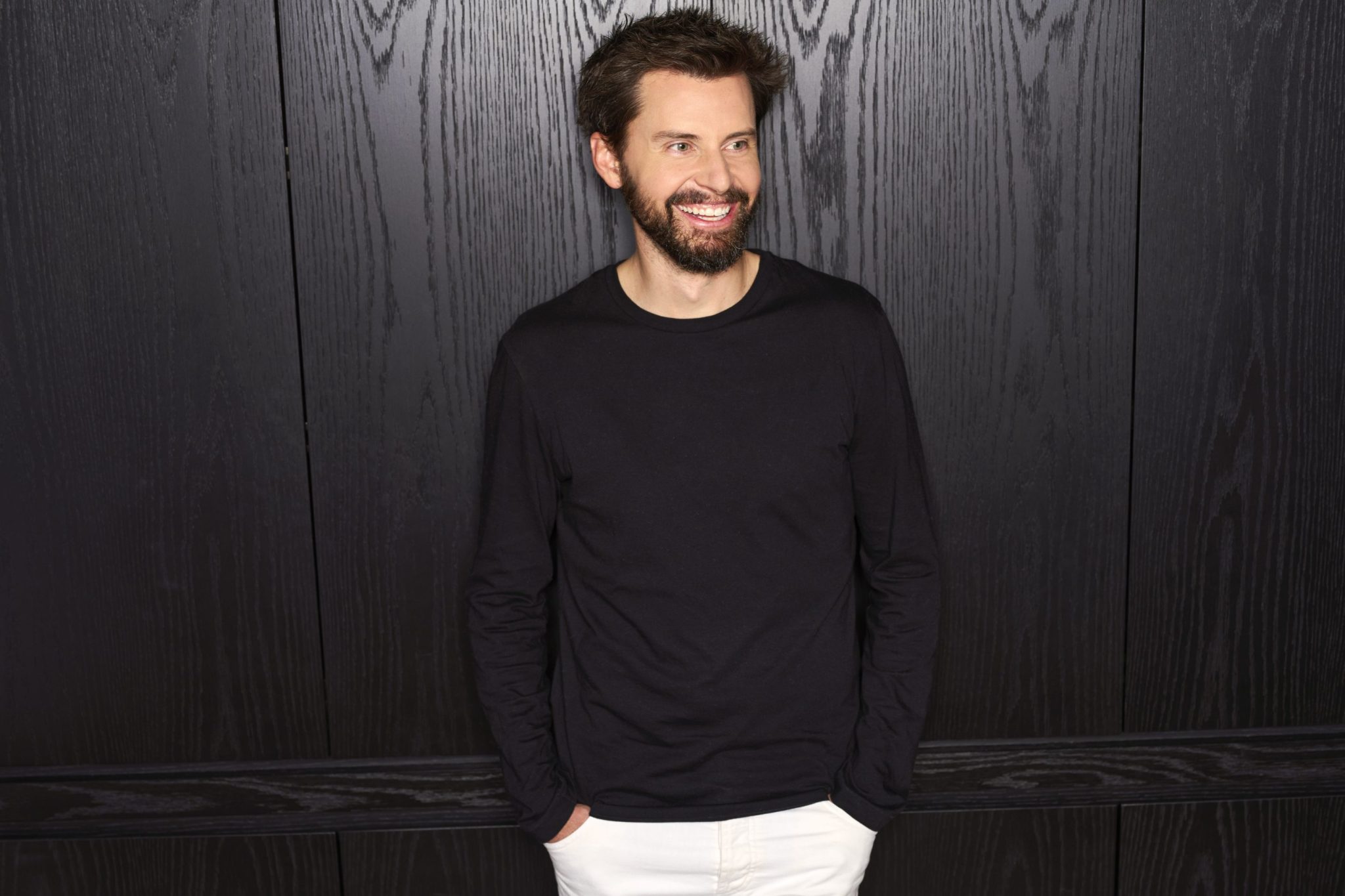 Hinge CEO says he bribed students with KitKats to get the $400 million ...