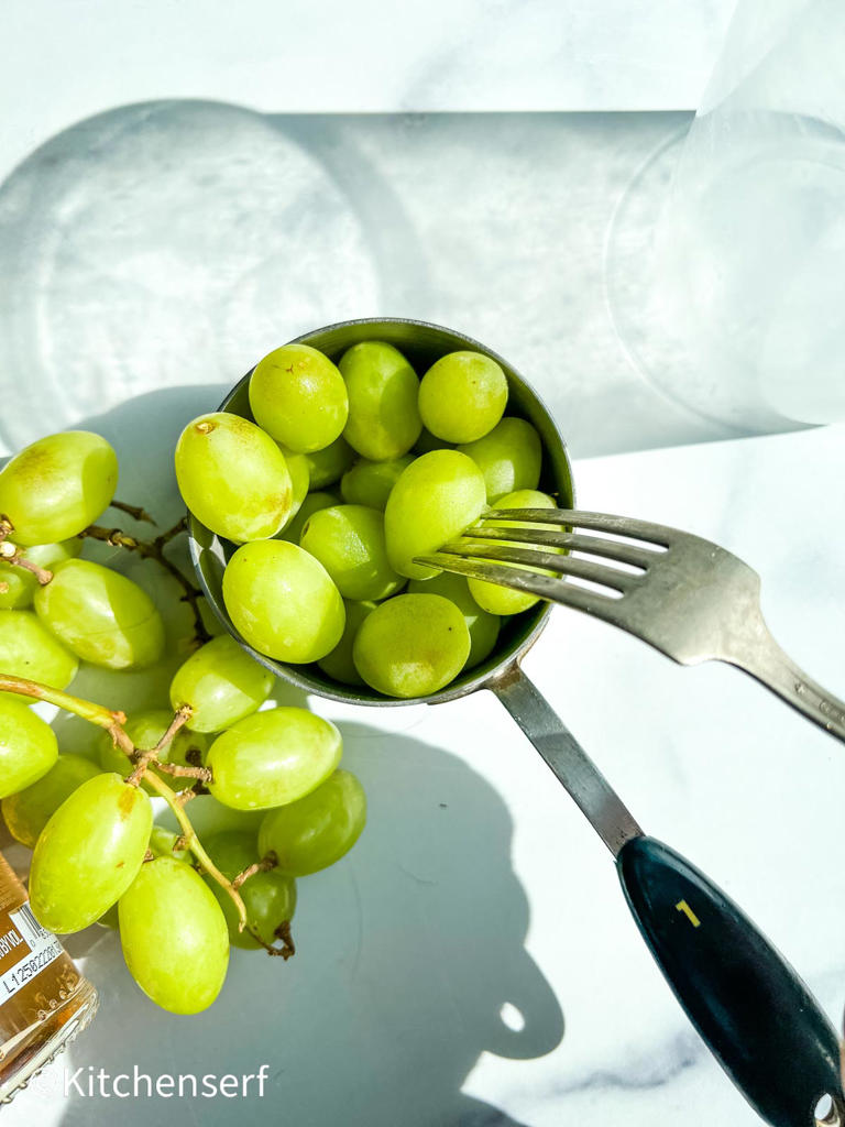 Sugared Prosecco Grapes