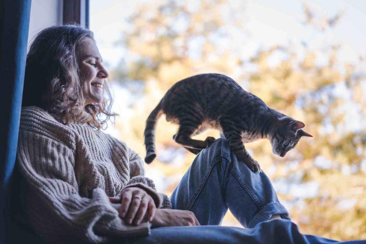 If your cat does these 15 things, it’s basically decided you’re its mum