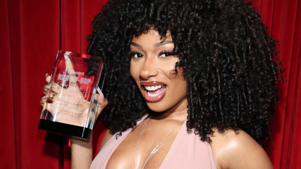 Megan Thee Stallion teases collab with Taylor Swift Megan Thee Stallion teases collab with Taylor Swift