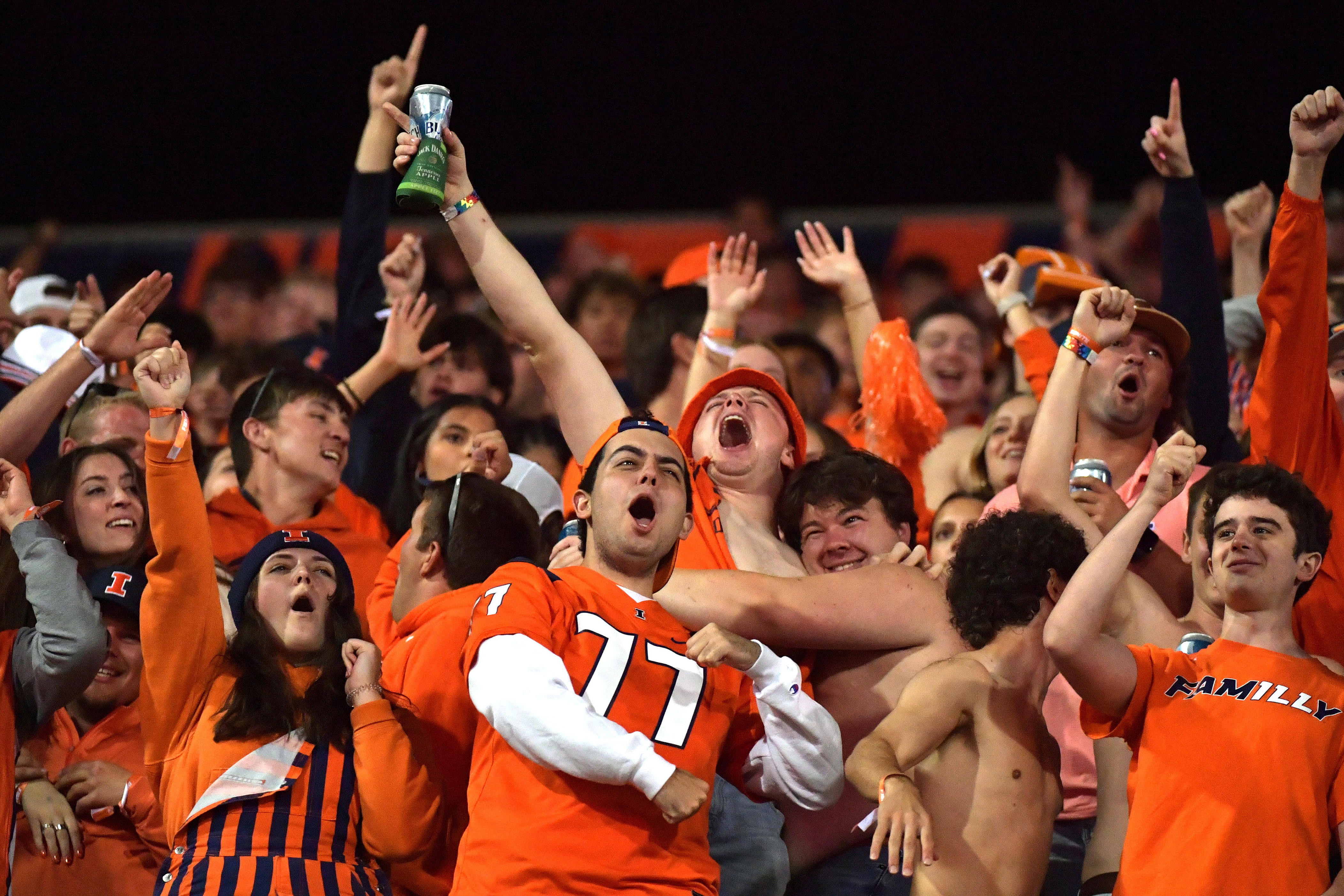 Illinois football public season tickets sold out for first time in 20 years