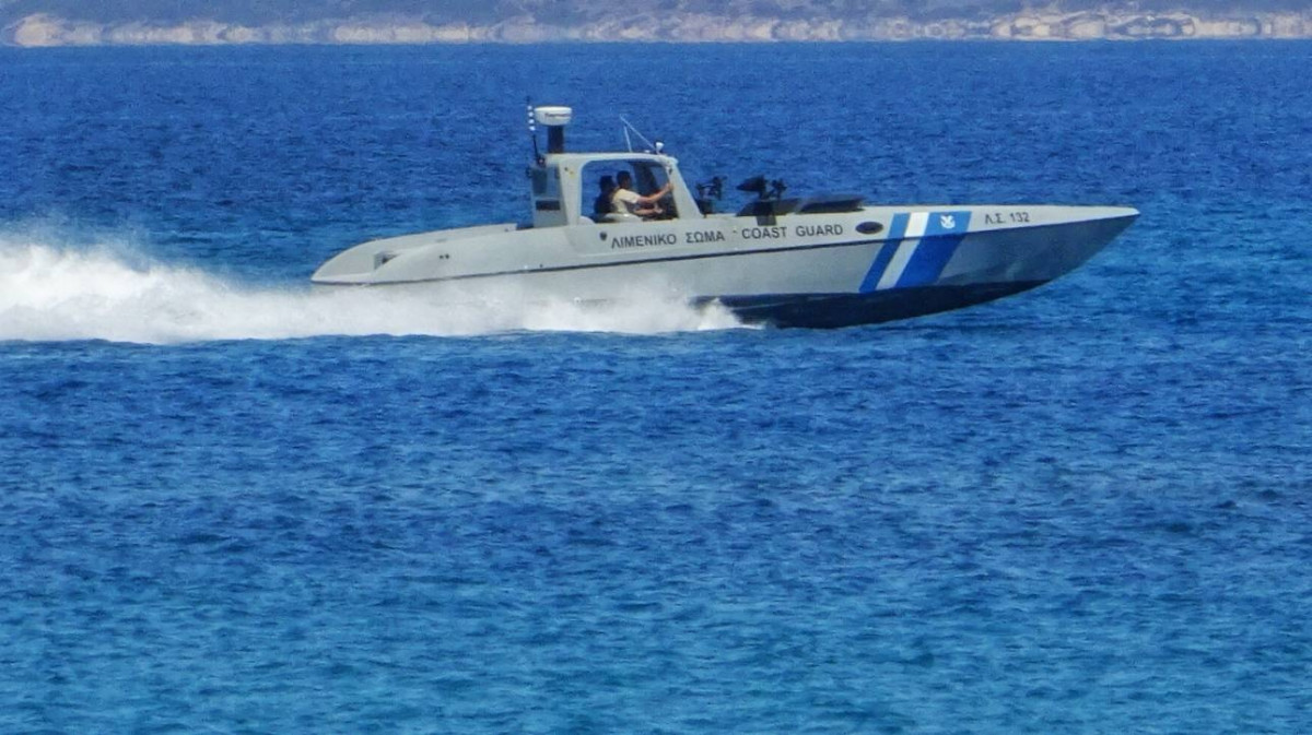 Ρεσάλτο του Λιμενικού σε ύποπτο σκάφος στη Σάμο - Βίντεο από την ...